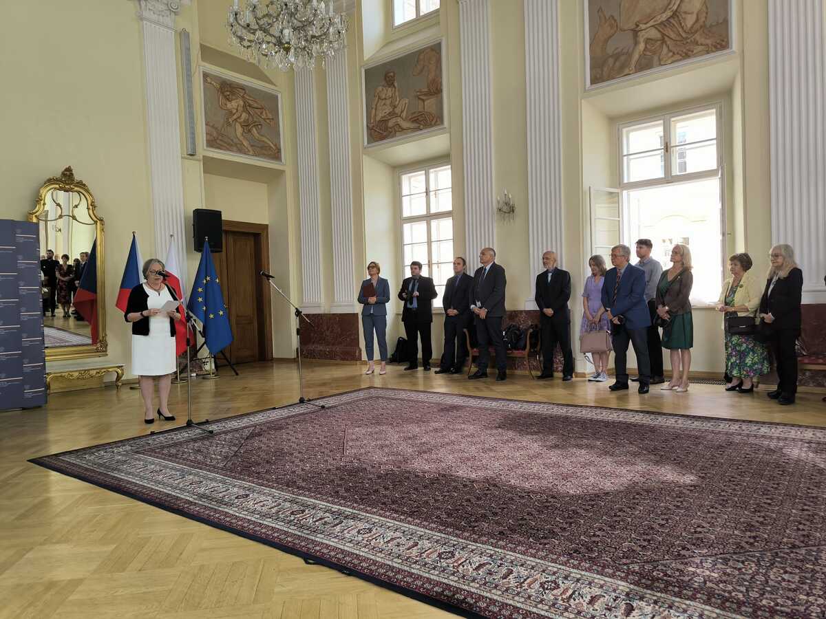 Historický ústav AV ČR - Roman Baron was awarded a Polish state decoration